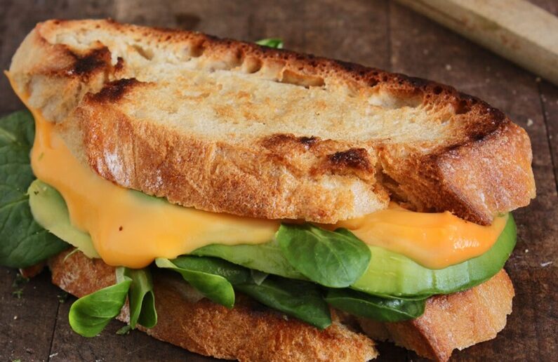 Avocado-Käse-Sandwich - stoffwechsel-turbo | Stoffwechsel Turbo